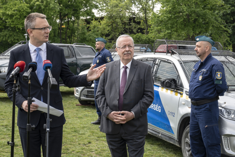 Rétvári Bence: Tavaly csaknem kétszáz alkalommal támadtak illegális migránsok a déli határt ...